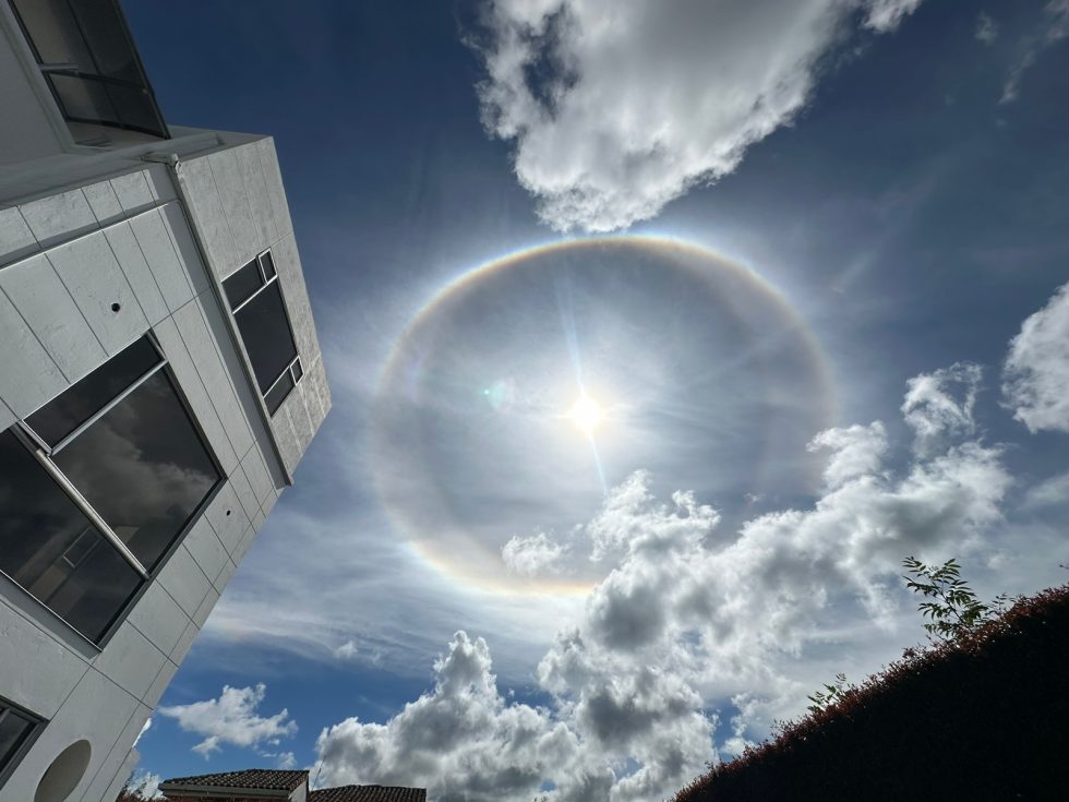 Fenómeno de halo solar en el Colegio Abraham Maslow - Colegio Abraham ...